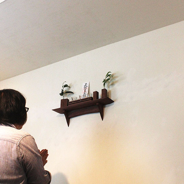 選ばれるモダン神棚セット モダン神棚専門店 神棚ラボ マンションにも調和 省スペース オーダーも可！